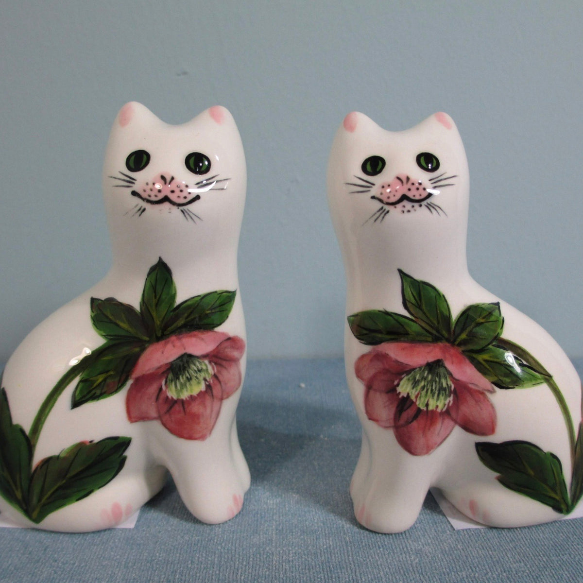 Wemyss Ware Hand Painted Hellebore Tiny Cat | Griselda Hill Pottery
